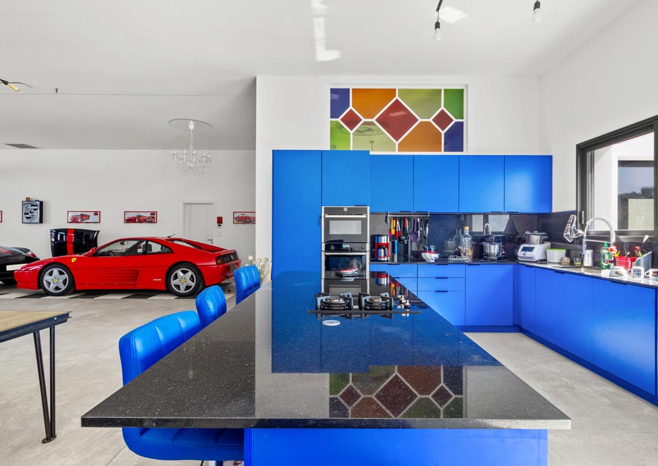 Une construction neuve originale avec une pièce de vie de 180 m² ...