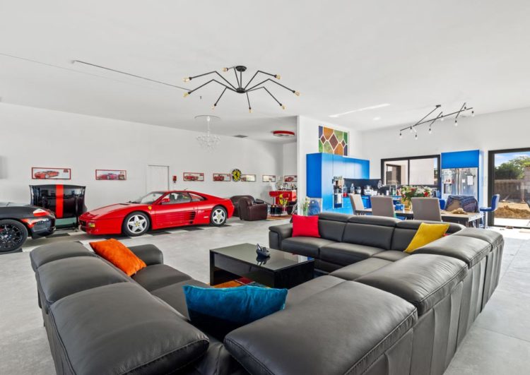 Une construction neuve originale avec une pièce de vie de 180 m² ...